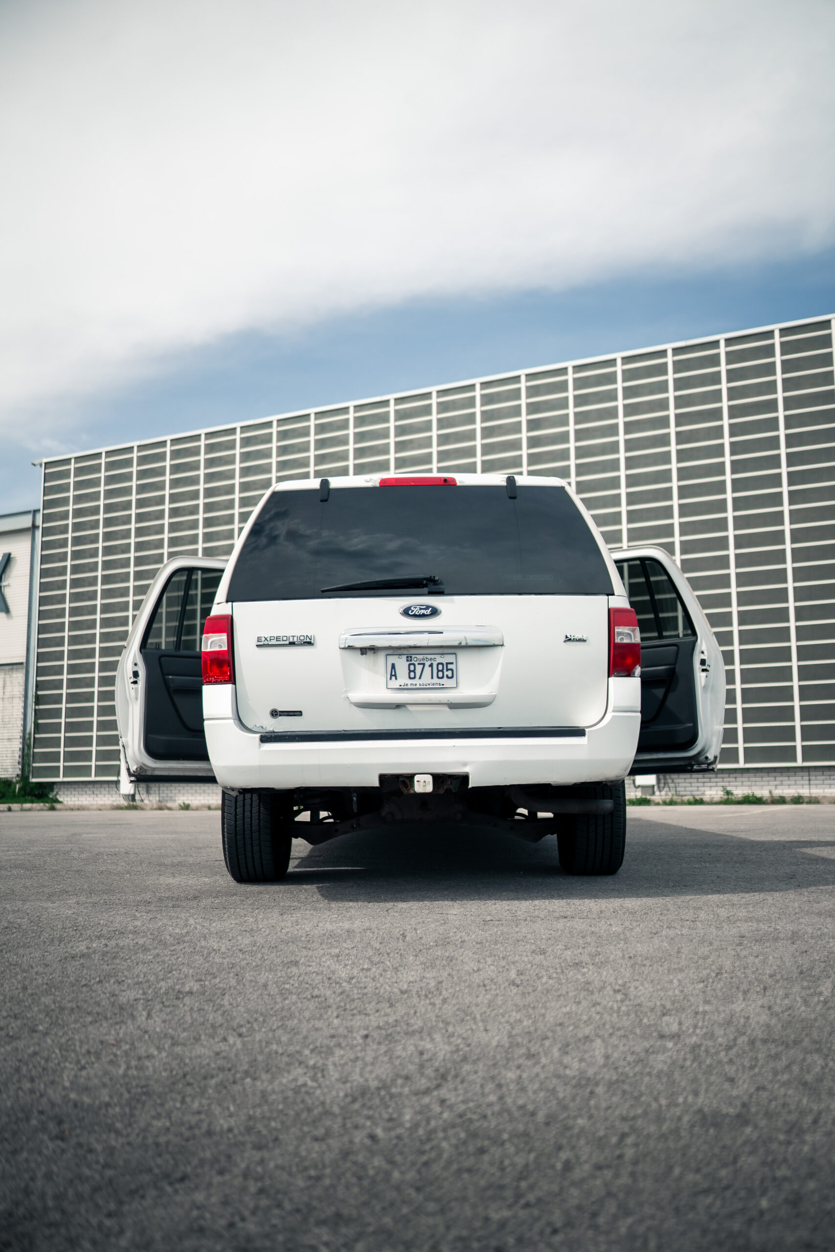 Ford Expedition Stretch Limo - Link Limousines