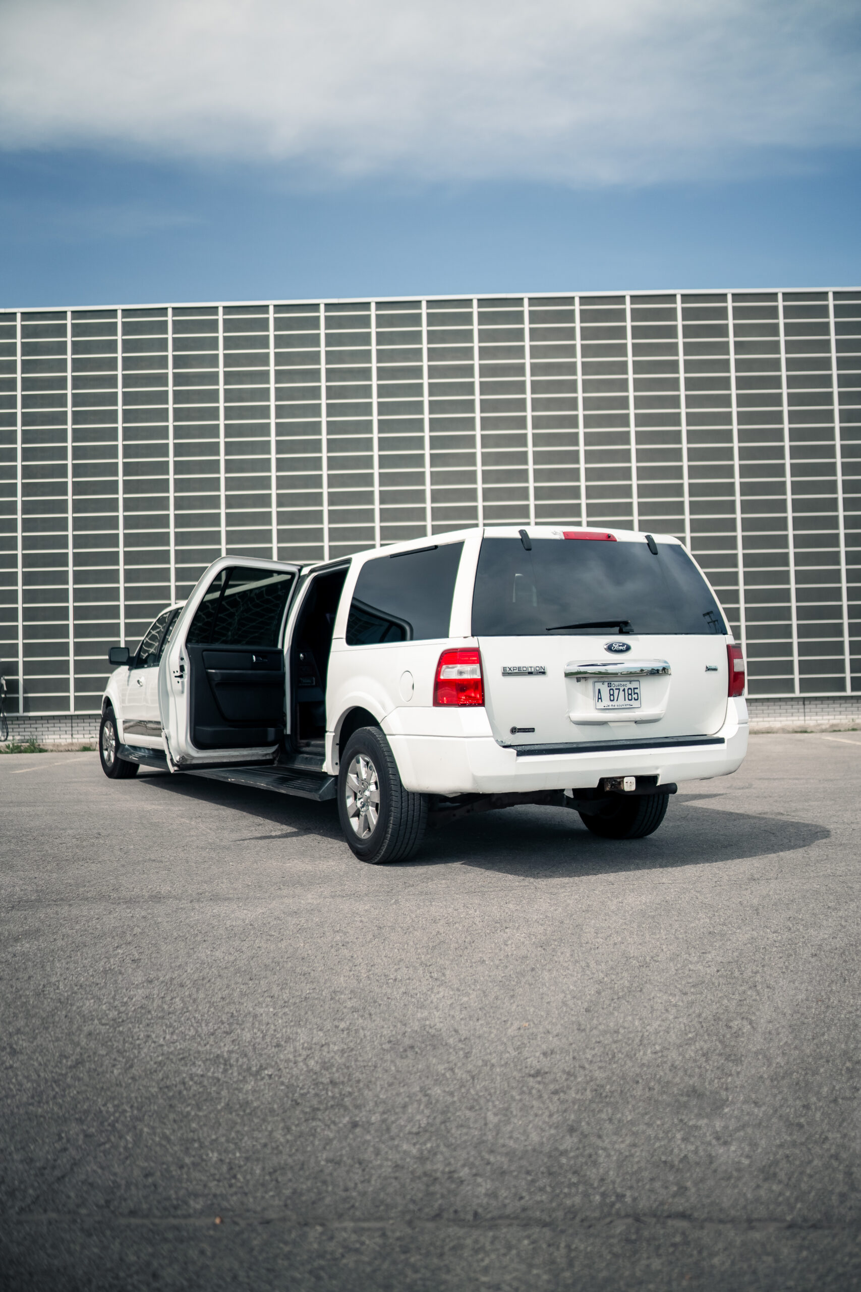 Ford Expedition Stretch Limo - Link Limousines